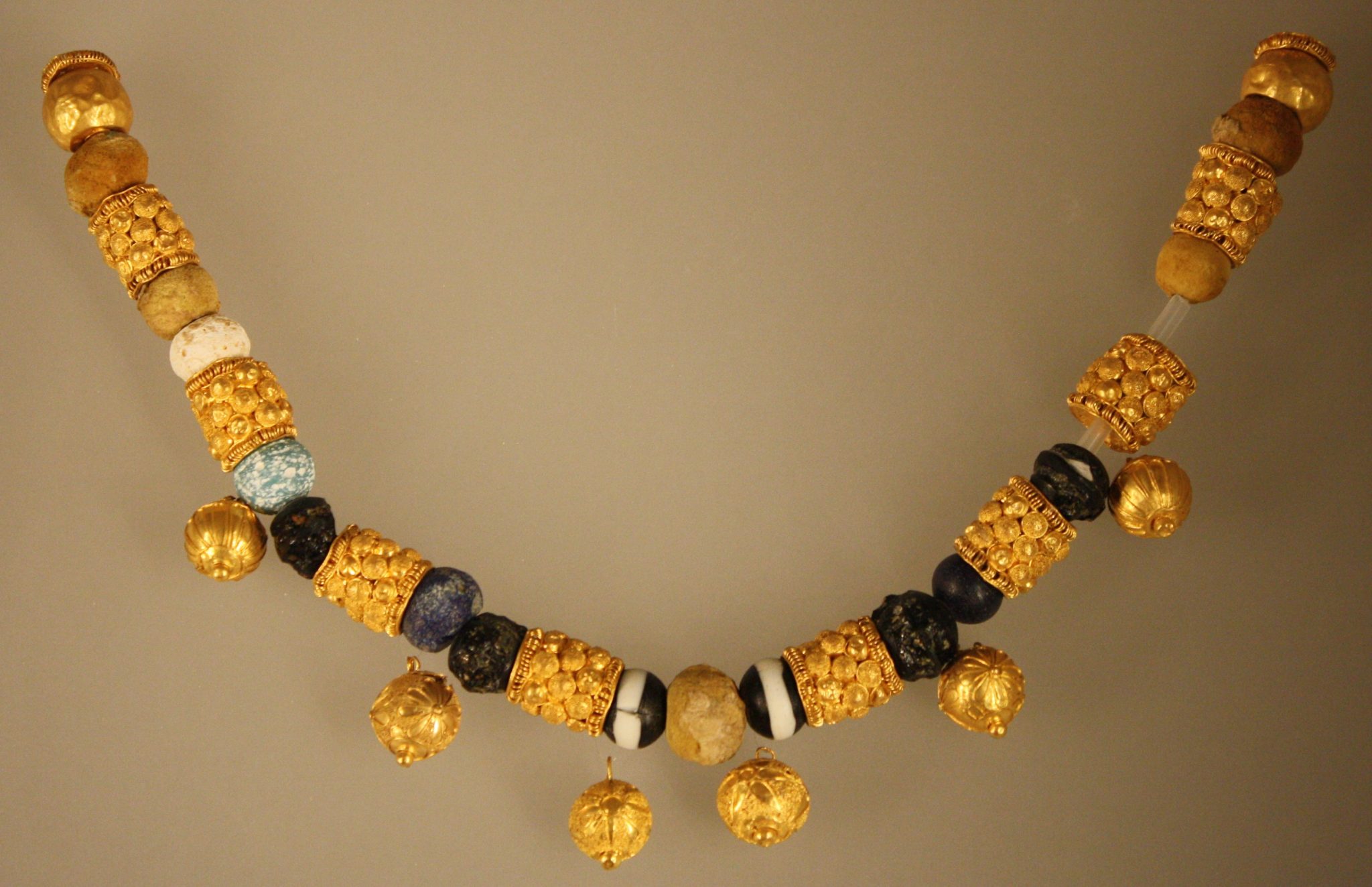 Roman Gold & Glass Necklace – World History Foundation