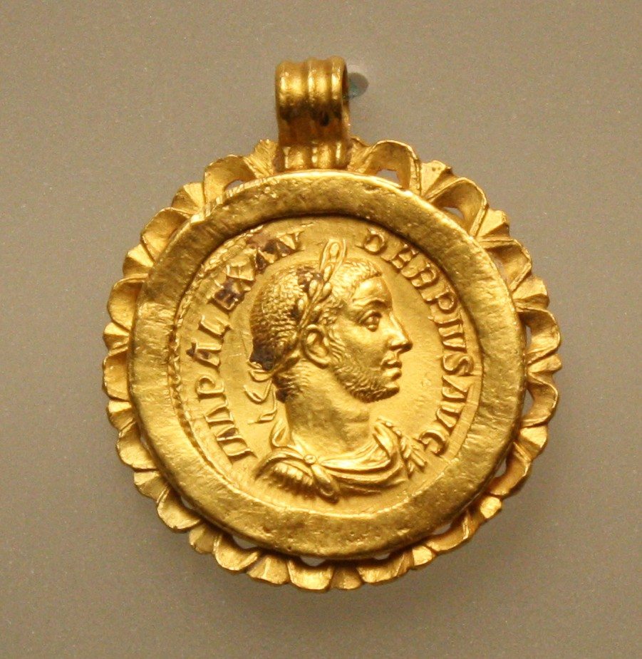 Roman Gold Pendant – World History Foundation